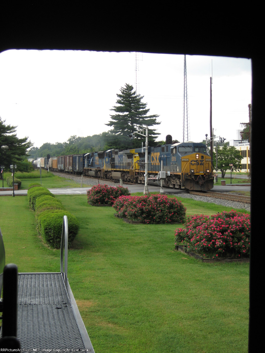 SB freight Q583 getting a run for the hill